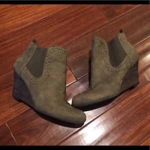 Report | Shoes | Booties | Poshmark